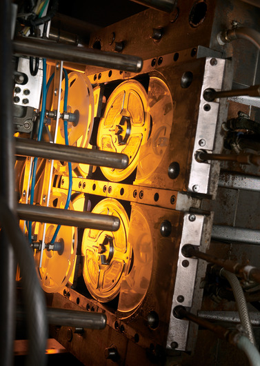 Cold Runner Vs. Hot Runner Molding Systems | Nanoplas